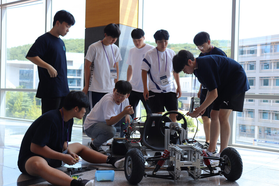 내가 만드는 자율주행차·드론…UNIST STEM캠프 성료